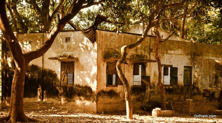 3 Most Famous Haunted Houses in America (and Their Stories)